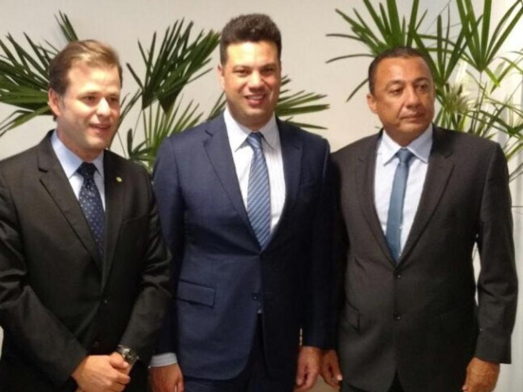 Adiel Oliveira comemora entrega das obras das quadras poliesportivas em ...