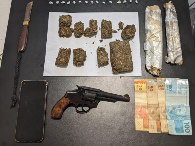 Homem é Preso Por Tráfico De Drogas E Porte Ilegal De Arma De Fogo Em
