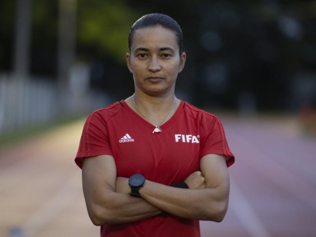 Edina Alves será única árbitra de campo do Brasil na Olimpíada de ...
